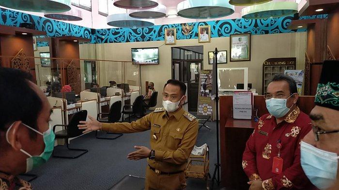 Warga Ingin Cetak KTP, Cukup Lewat Mesin ADM di Mall Pelayanan Terpadu Palangkaraya ...