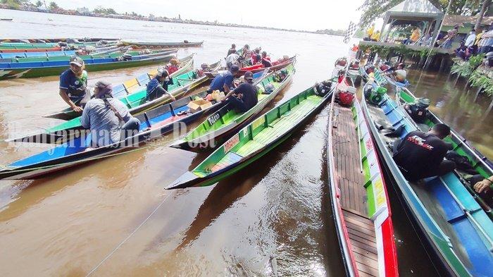 Wisata Kalsel - Balap Perahu Ces di Marabahan Ajang Uji Kemampuan Joki ...