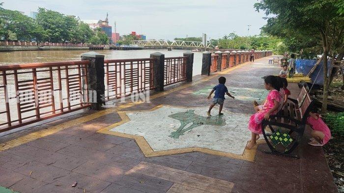 Wisata Kalsel - Menikmati Suasana Sungai Martapura dari Siring Kampung Ketupat Banjarmasin ...
