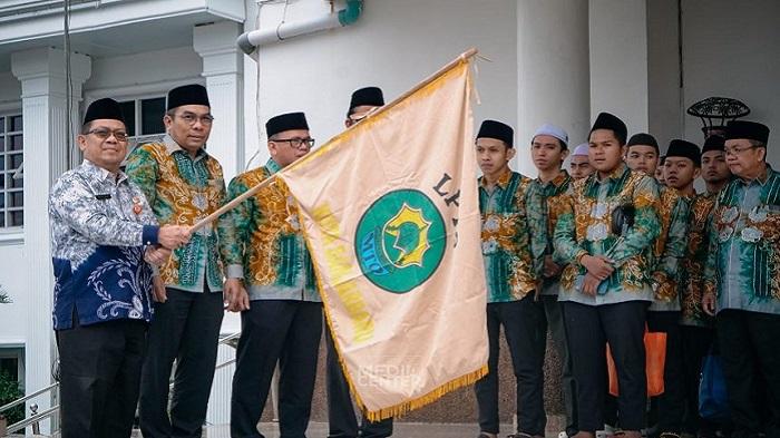 Dilepas Ikuti MTQ ke-36 Provinsi Kalsel, 100 Kafilah Banjarbaru Diminta Jaga Kesehatan ...