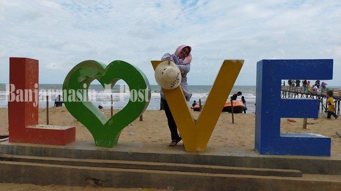 Wisata Pantai di Tanah Laut Kalsel - BanjarmasinPost Wiki