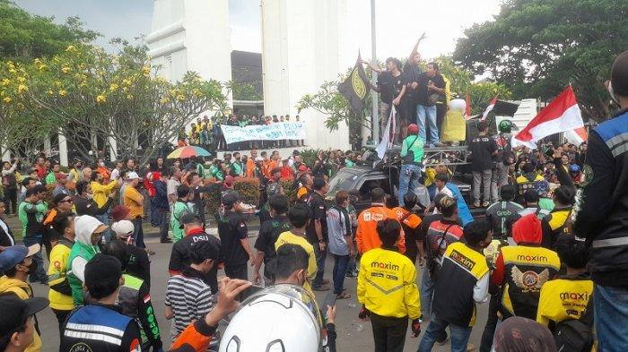 Gelar Aksi Tolak Kenaikan Harga BBM, Ini Enam Tuntutan Driver Ojek Online di Banten ...