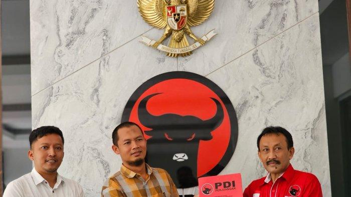 Dimyati Natakusumah Ambil Formulir Pendaftaran Calon Gubernur Banten di PDIP - Tribunbanten.com