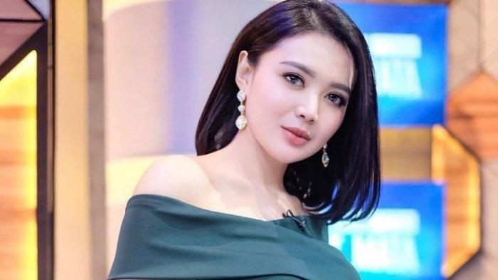 Profil Wika Salim, Penyanyi "Bersama Garuda" Lagu Resmi Timnas Indonesia - Tribunbanten.com