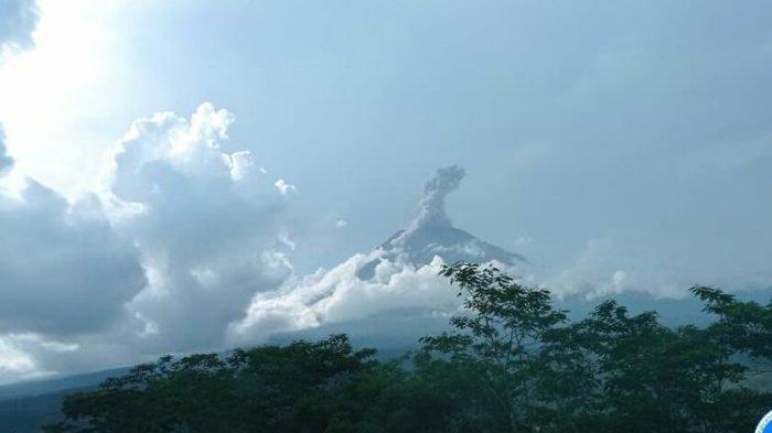 Kembali Erupsi, Gunung Semeru Semburkan Kolom Abu Setinggi 1.500 Meter - Tribunbanten.com