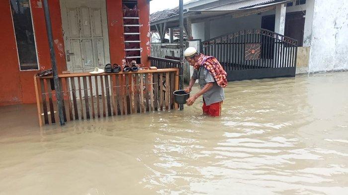 Tangerang Selatan Direndam Banjir Hari Ini Usai Diguyur Hujan Deras Semalaman - Tribunbanten.com