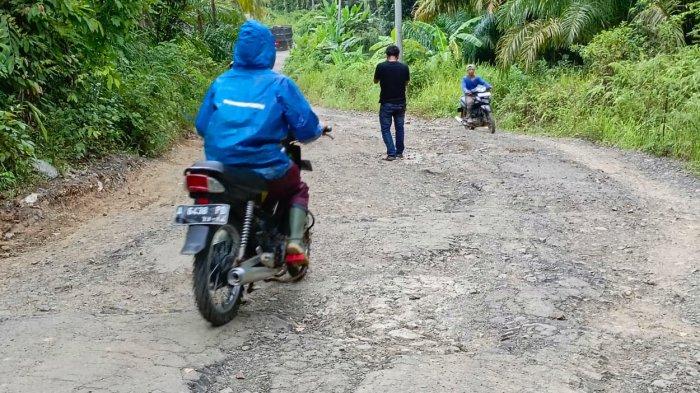 Sudah Bertahun-tahun Tak Diperbaiki, Begini Kondisi Jalan Menuju Pemandian Cipanas Lebak ...