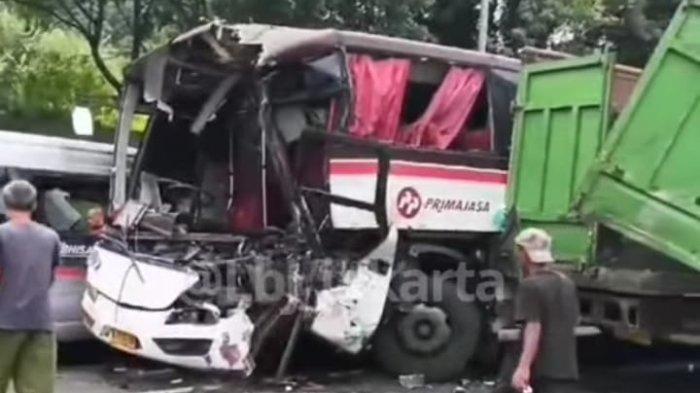 Kecelakaan Hari ini di Tol Purbaleunyi Melibatkan Empat Kendaraan, Diduga Truk tak Kuat Menanjak ...