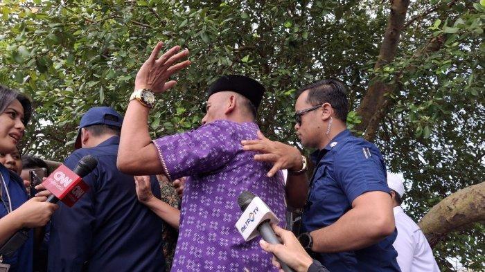 Kades Kohod Dikawal 'Paspamdes' Bak Presiden saat Ditanya soal Sertifikat Pagar Laut Tangerang ...