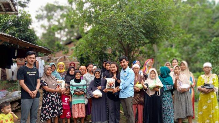 Bantu Masyrakat, KNPI Malingping Bagikan Beras Gratis - Tribunbanten.com