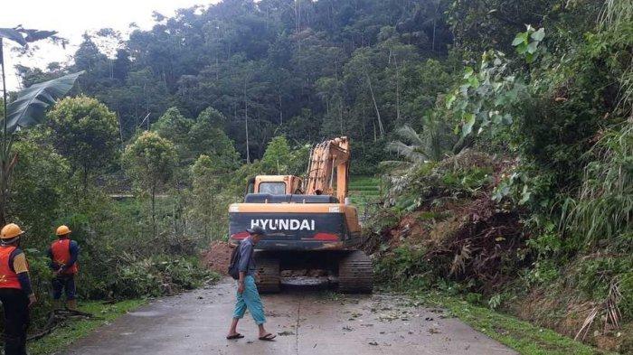 Akses Jalan Objek Wisata Negeri di Atas Awan Banten Kembali Putus ...