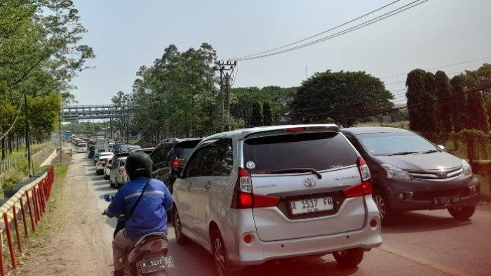H+3 Libur Lebaran Idul Adha 2023, Jalan Menuju Kawasan Wisata Pantai Anyer Macet - Tribunbanten.com