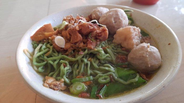 Wisata Kuliner di Serang: Mie Ayam Ijo dari Sari Pati Sawi, Unik karena ...