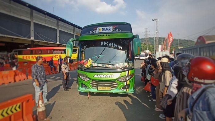 Penumpang Arus Balik Lebaran 2023 Rebutan Bus dan Angkot Gratis di ...