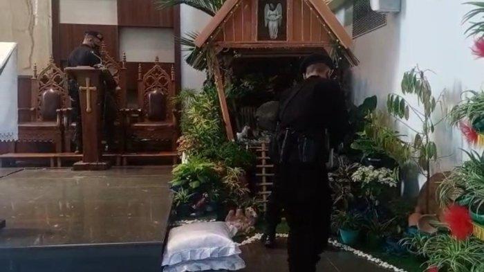 Jelang Misa Natal, Tim Jibom Polda Banten Lakukan Sterilisasi Gereja di Lebak - Tribunbanten.com