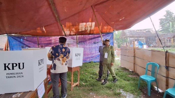 Diguyur Hujan, Tenda TPS 04 Kelurahan Deringo Kota Cilegon Bocor, KPPS ...