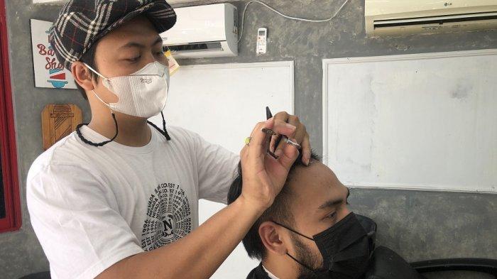 Kisah Inspiratif Pemilik Asep Lopang Barbershop Serang, 20 Tahun ...