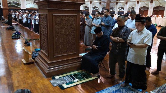 Doa dan Amalan yang Dianjurkan di Malam Lailatul Qadar - Tribunbanten.com