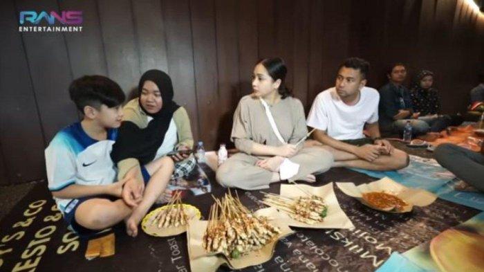 Pertama Kali Makan di Pinggir Jalan, Rafathar Tak Tahu Lontong, Nagita Syok: Ya Allah, Bisa ...