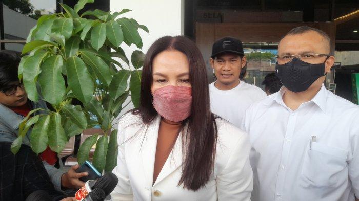 Fitri Ungkap Rasanya Jika Tak Bertemu Nikita Mirzani: Bagaikan Ikan ...