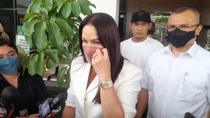 Surat Penangguhan Penahanan Nikita Mirzani Ditolak Kejari Serang, Fitri Salhuteru Mengaku Kecewa ...