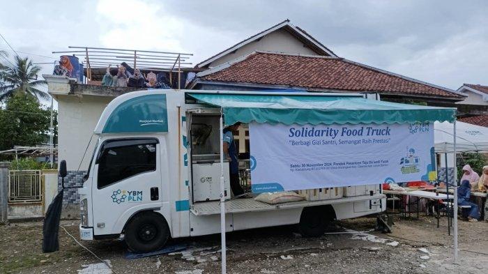 Truk Berdesain Dapur untuk Memasak, Bergerak Bagikan Makanan Bergizi ...