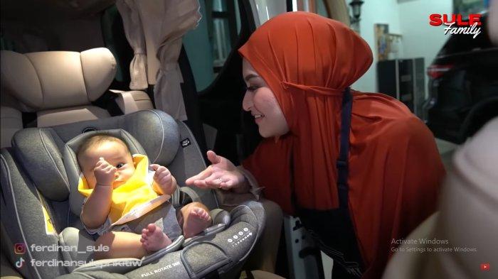 Ikut Nathalie Holscher ke Lokasi Syuting, Ekspresi Anteng Baby Adzam di Stroller Jadi Sorotan ...