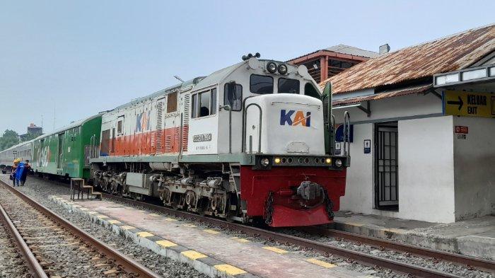 Ingat! Kereta Api Lokal Rangkasbitung-Merak Berhenti Cuma Sampai Stasiun Cilegon - Tribunbanten.com
