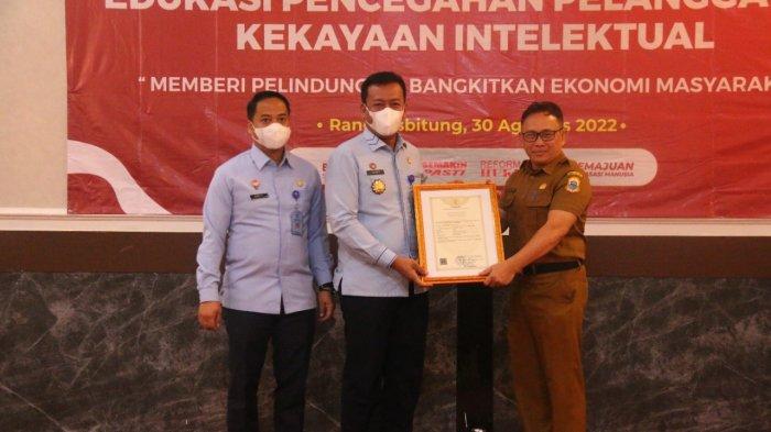 Keren! 10 Budaya Lebak Terima Sertifikat Kekayaan Intelektual dari Kemenkumham Banten, Ini ...