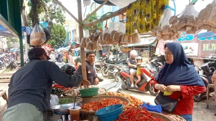 Harga Kebutuhan Pokok di Pasar Rangkasbitung Merangkak Naik Jelang Libur Nataru 2025 ...