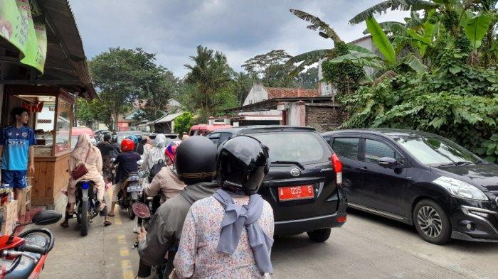 Jalur Alternatif Menuju Kawasan Wisata Anyer-Cinangka Macet hingga 5 Kilometer - Tribunbanten.com