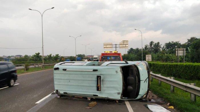 Mobil Mikrolet Kecelakaan di Tol Tangerang-Merak, 8 Orang Luka-luka, 3 ...
