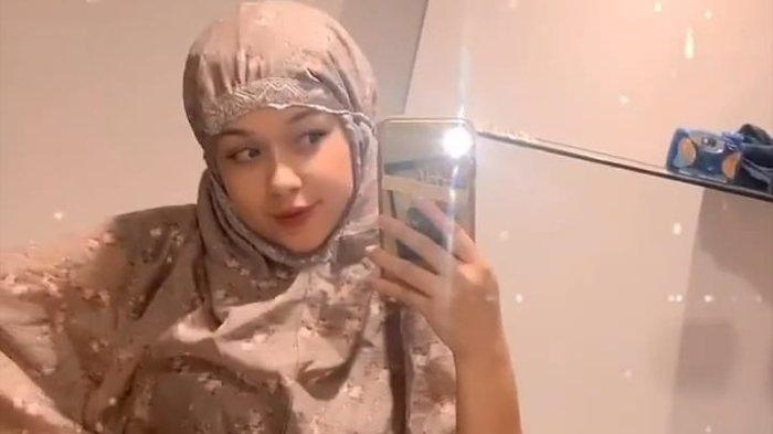 Potret Rebecca Klopper saat Kenakan Hijab Bikin Pangling, Netizen: Cantik - Tribunbanten.com
