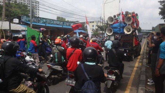 Buruh di Kota Tangerang Sweeping Pabrik di Hari Pertama Mogok Kerja - Tribunbanten.com