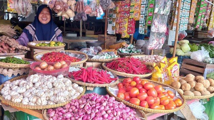 Daftar Harga Sejumlah Bahan Pokok di Pasar Rau dan Pasar Taman Sari ...