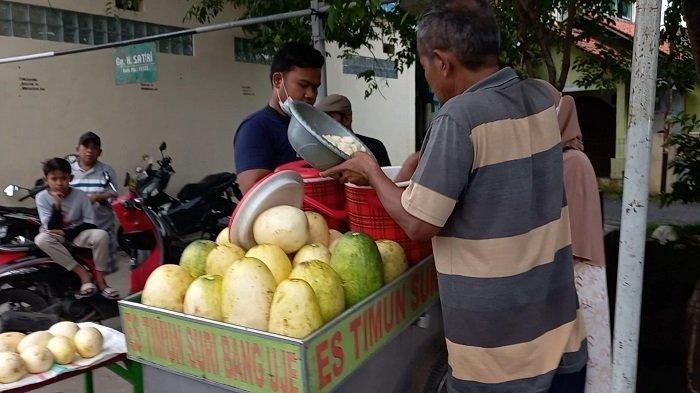 Manisnya Berjualan Es Timun Suri Kala Ramadan, Pedagang Raup Untung ...