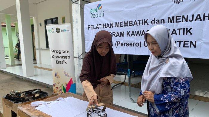 Puluhan Siswa Disabilitas Berlatih Membatik dari Rinara Batik Cilegon ...