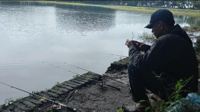 Mancing di Danau Tasikardi Serang, Bayar Rp 10 Ribu Bisa Mancing Sampai ...