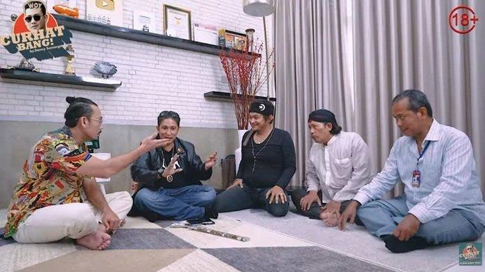 Nyaris Gagal Buktikan Ilmu Kebal, Persatuan Dukun 'Bacok-bacokan ...