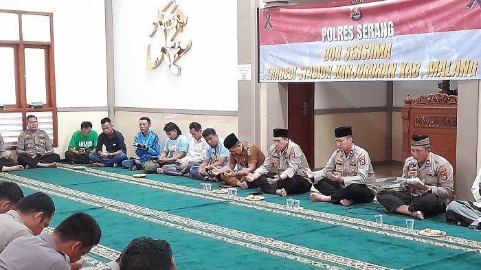 Mengenang Tragedi Kanjuruhan, Polres Serang dan Perserang FC Gelar Salat Ghaib-Doa Bersama ...
