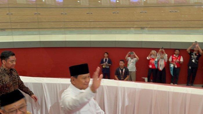 Momen Prabowo Disambut Tepuk Tangan dan Teriakan Para Guru di Puncak Hari Guru Nasional ...