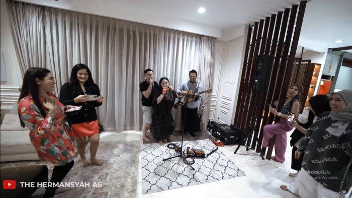 Momen Langka, Raffi & Nagita Duet Nyanyi Sambil Rangkulan, Geng Cendol Heboh, Titi Kamal: Kiss ...