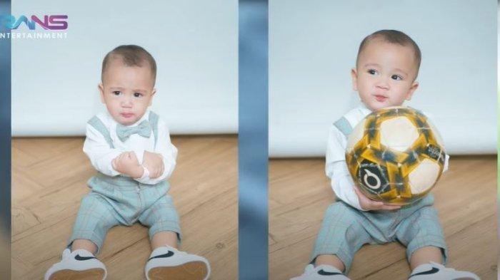 Cosplay Jadi Oppa Korea, Gemasnya Rayyanza Pakai Jas Abu-abu, Kompak ...