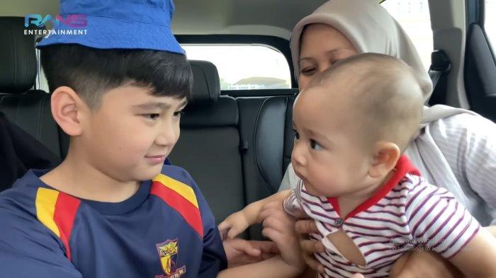 Temani Rayyanza Jemput Rafathar Sekolah, Sang Suster Malah Kena Tegur ...