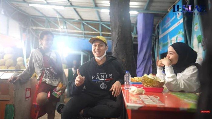 Makan Duren bareng Lesti Kejora, Sikap Rizky Billar Saat Bertemu Penjual Tisu Tuai Sorotan ...