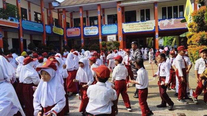 Respons Mendikdasmen soal Putusan MK, Perintahkan Negara Gratiskan Pendidikan Dasar ...