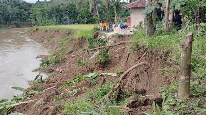 Bantaran Sungai Ciujung Longsor, BPBD Lebak Tetapkan Status Waspada di Dua Kecamatan ...