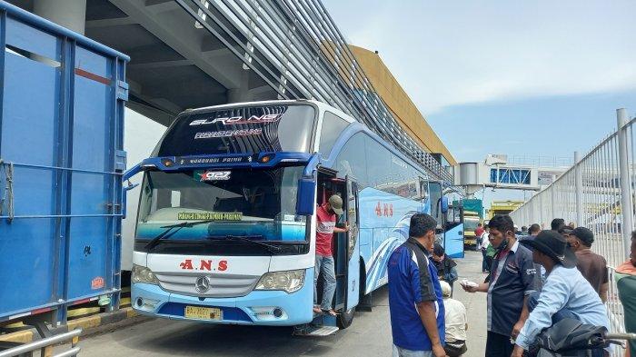 Lima Bus Berdatangan dari Jakarta ke Pelabuhan Merak, Penumpang: Lancar ...
