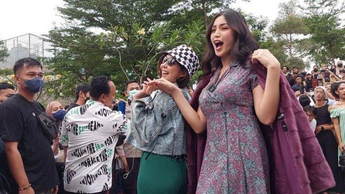 Tak Mau Kalah, Gisella Anastasia & Jessica Iskandar Adu Gaya di Citayam Fashion Week, Bonge ...