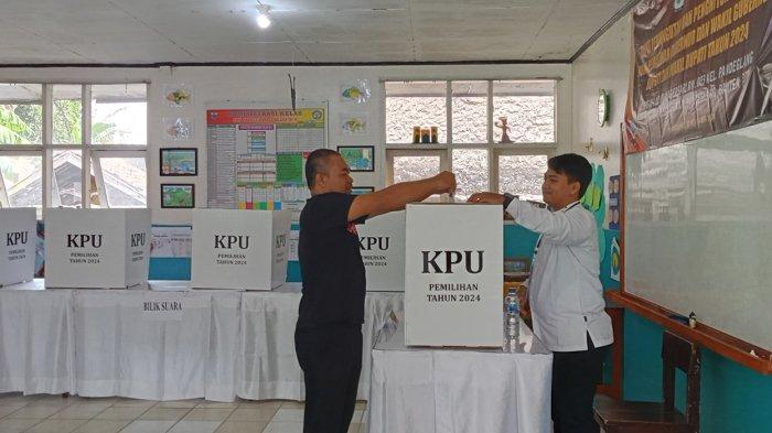 2 Jam Dibuka, 20-30 Warga Gunakan Hak Suara di TPS 04 Lokasi Dewi ...